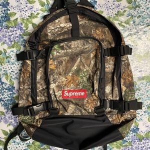 Supreme - Poshmark